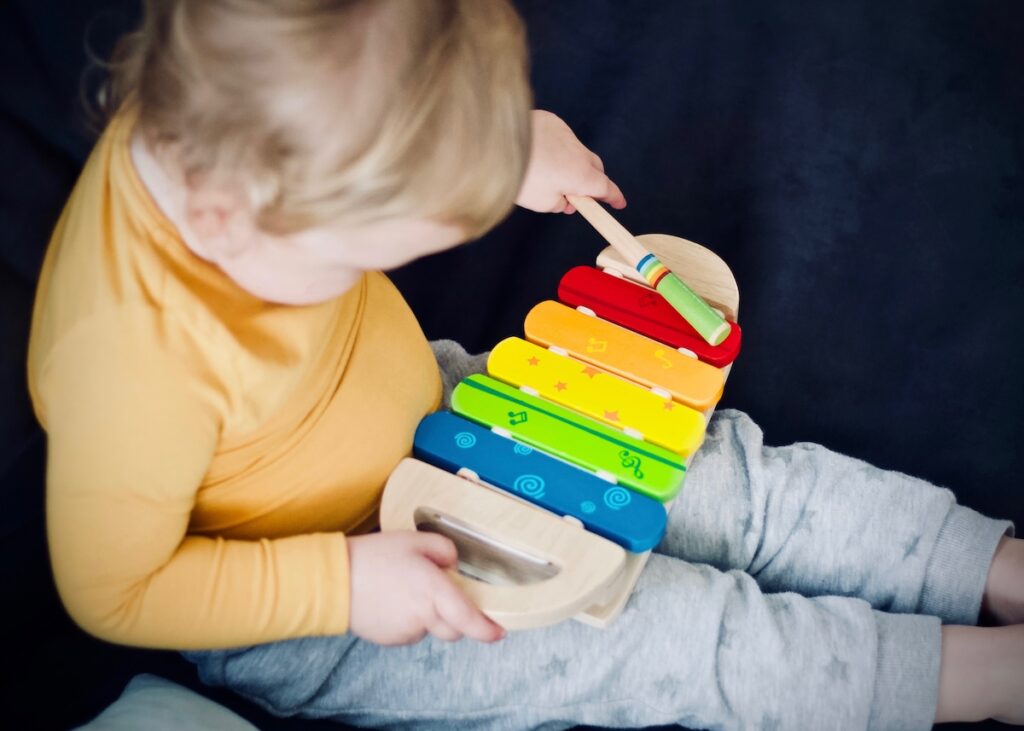 13 Best Kids Photo Poses (For Toddler and Child Photography)